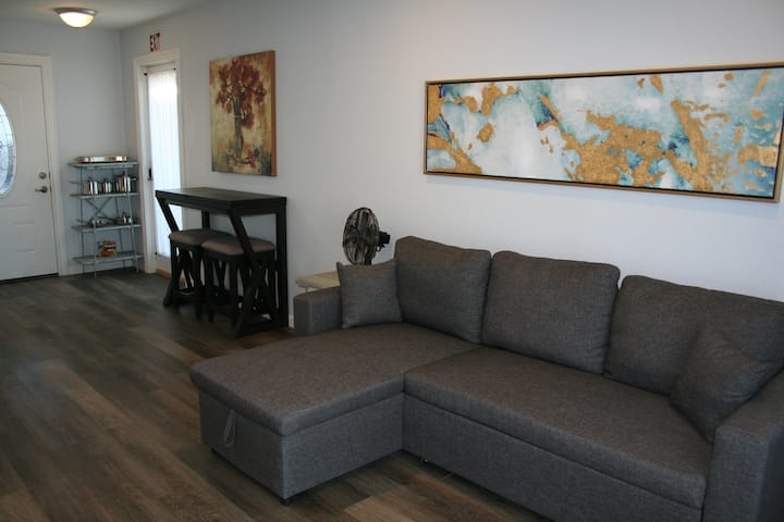 Your Henderson Private Retreat With A Full Kitchen - Henderson, NV