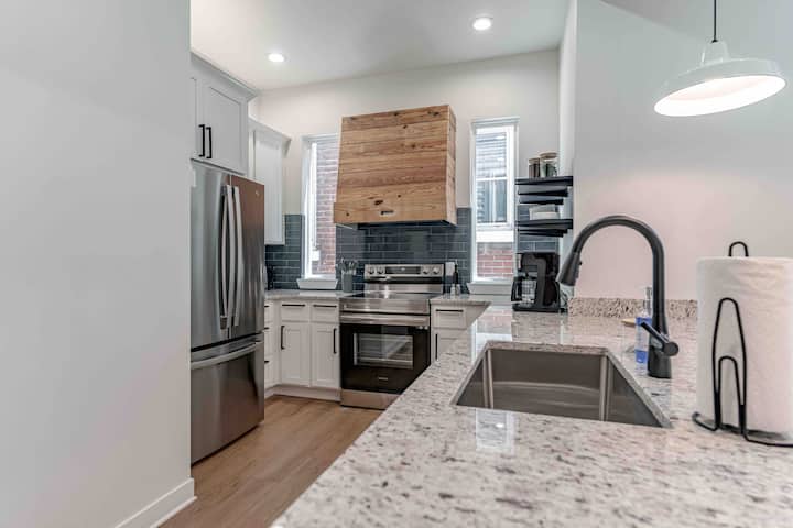The Baroness! Centrally Located Near Expo! - Louisville, KY
