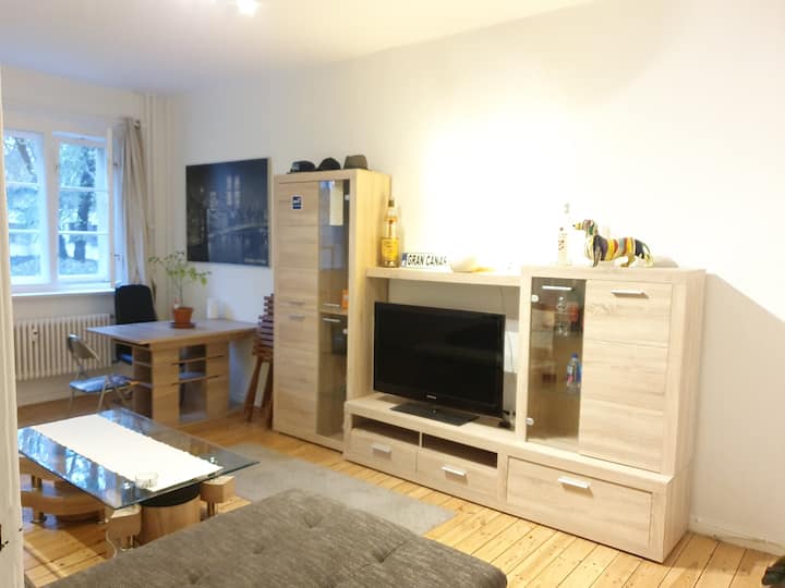 Apartment Am Bach
Nähe Bus Und Bahn 75 Qm 2 Sz - Berlin