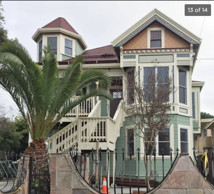 Renovated Landmark Victorian - Oakland