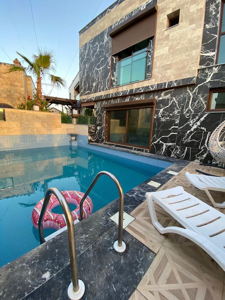 Havuzlu Müstakil Lüks Villa - Kusadasi