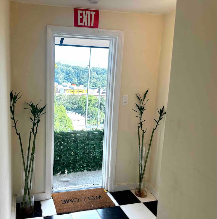 Cozy Room |Hs Wi-fi |Free Parking |Backyard Access - Yonkers, NY