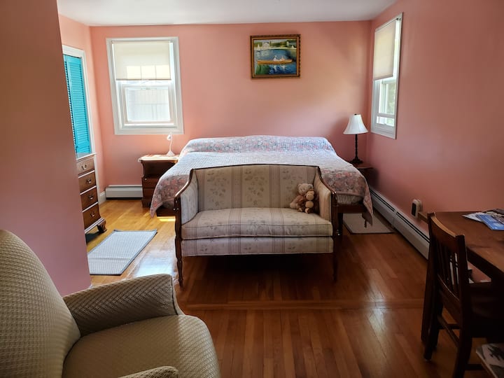 Monthly > King-suite W/full Bath, Narragansett Ri - Narragansett, RI
