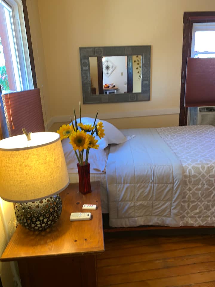 Perfect "Staycation";  Private Refuge With Garden - Sunset Heights, TX