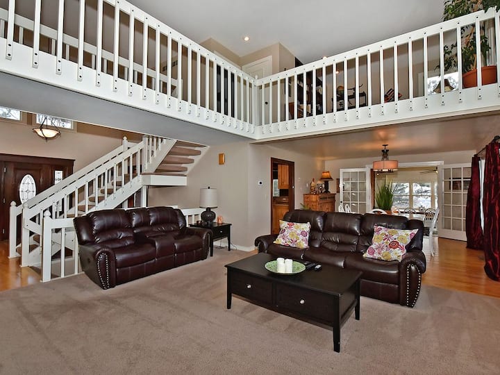 Breathtaking Mountain Views | Huge Custom Home - Colorado Springs