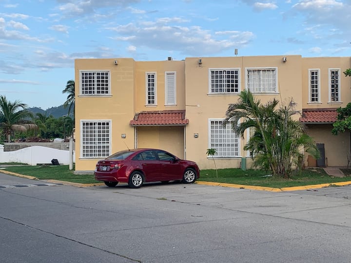 Casa Entera En Fraccionamiento Privado - Acapulco de Juárez