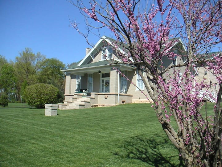 Wampler House; Jamison Room - Fireplace, Balcony, Breakfast - Bloomington, IN