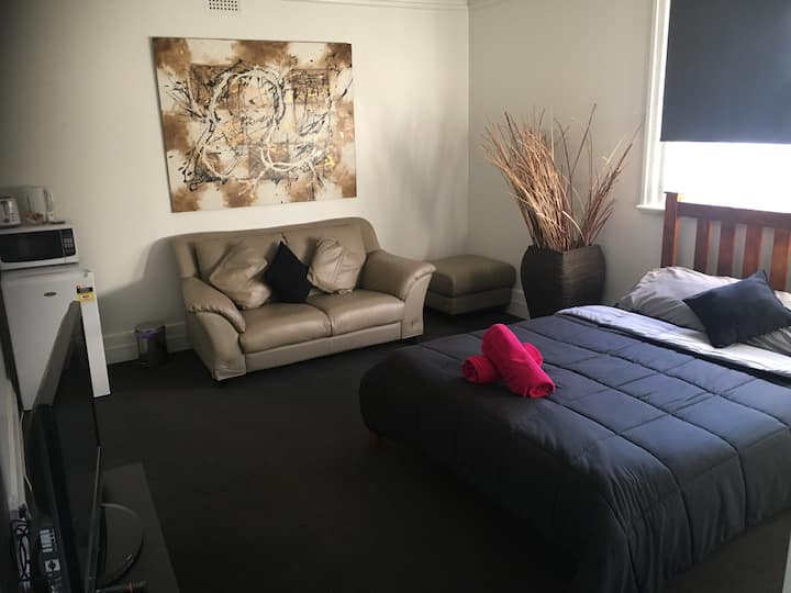 Queen Bedroom - Trafalgar