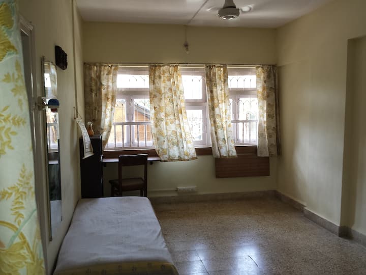 Quiet Beach Front Apartment - Mumbai