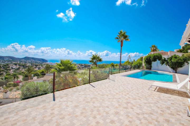 Su Casa De Vacaciones Con Vistas Panorámicas Al Mar En Moraira, La Perla De La Costa Blanca. - Benisa