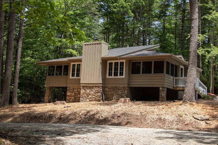 Recently Updated 4 Br House Near Ride Kanuga - Hendersonville, NC