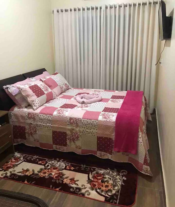 Espaço Inteiro 2/4 Uma Suíte Com Ar-condicionado. - Goiânia