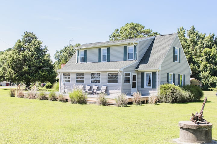 Spacious Waterview Home For Boating Families - Kilmarnock, VA