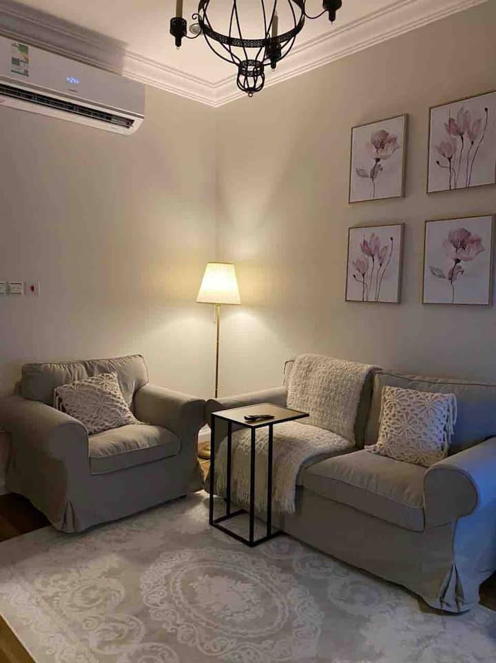 شقه هادئة و مريحة يوجد مواقف مجانية - Jeddah