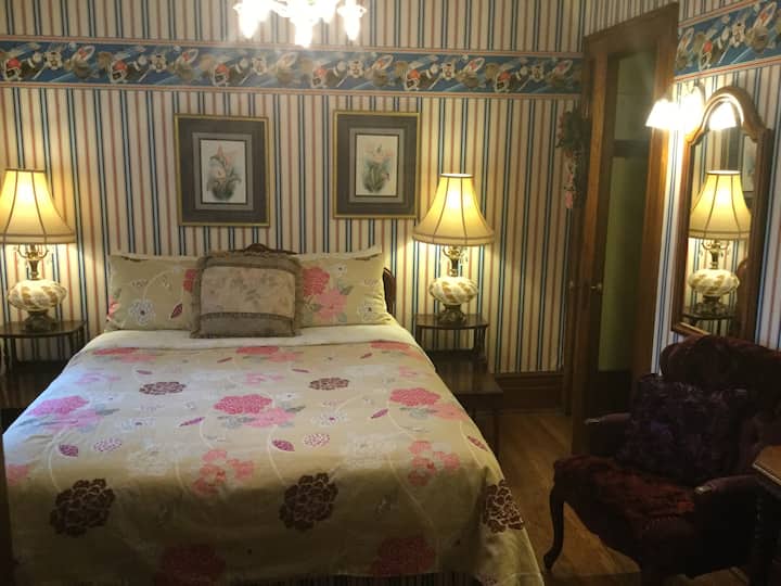 Sports Room - Castle Victoria - Niagara Falls