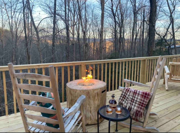 Hot Tub, Fire Pit, Two Decks. Winery Next Door! - Blairsville, GA
