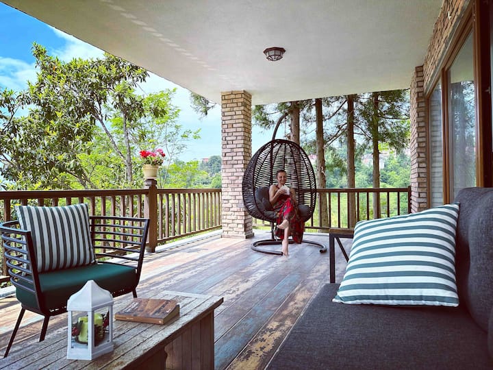 Hem Hayatın Merkezinde Hem Doğada, Villada Bir Oda - Hopa