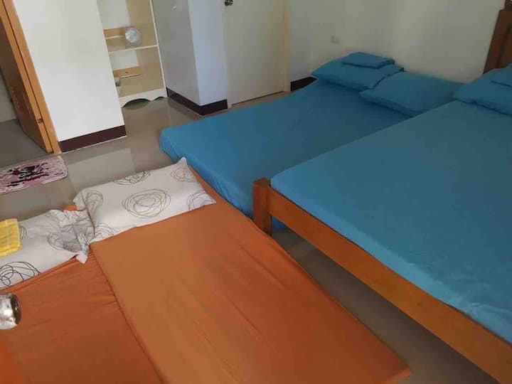 Johan-niko Inn (Rhs) - Medellin