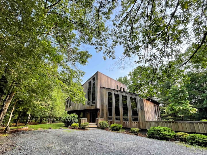 Modern Luxury Chalet On 10 Private Acres - Jim Thorpe, PA