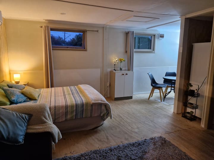 Cozy Sleep Out With Kitchen - Tauranga