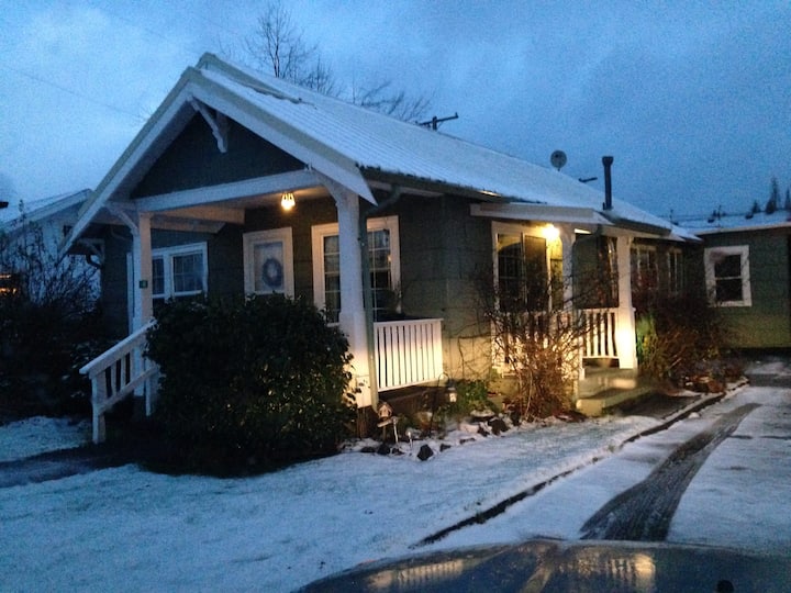 Charming Twilight Cottage- Retro Chic Design. - Forks, WA