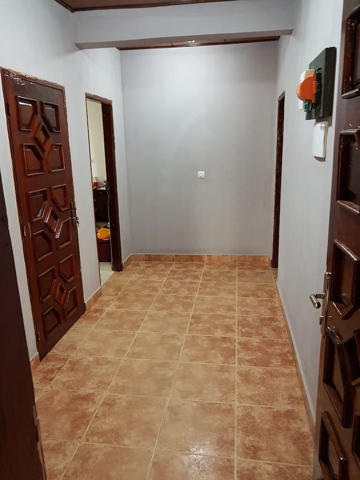 Grand Appartement 3 Chambres, Séjour Et Cuisine - Conakry