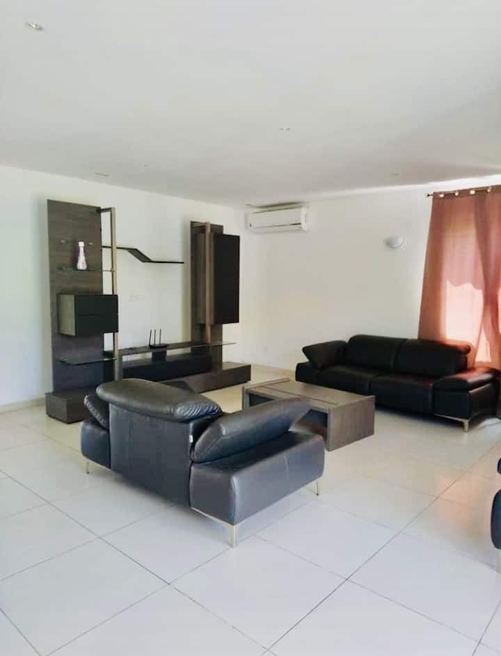 Villa D'exception à Tchikobo, Cœur Du Centre-ville - Pointe-Noire