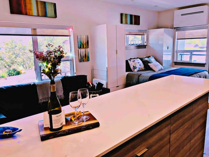 Lakeside Luxury, Gorgeous Lake And Mountain Views! - Vernon
