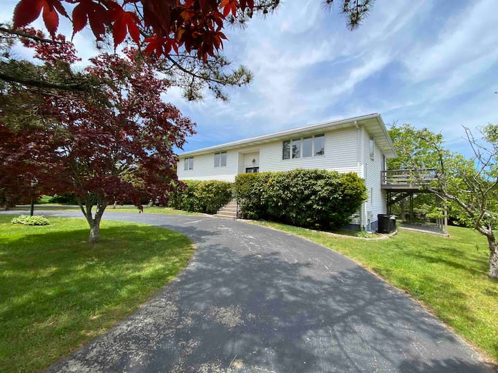 Beach House Getaway: Chill, Grill & Walk To Beach! - Roger Wheeler State Beach, RI