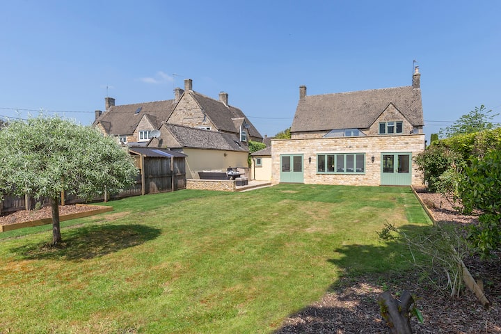 South Winds - Sleeps 7 Guests In 4 Bedrooms - Bourton-on-the-Water