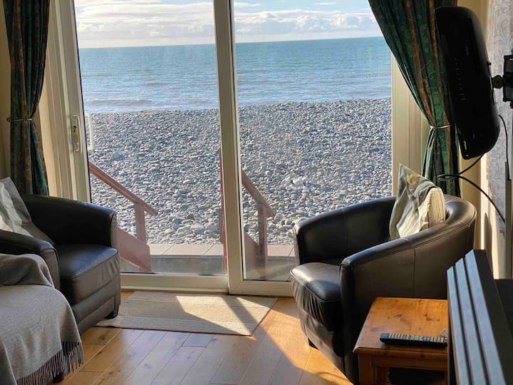 Beach Side House With Wonderful Views. - Borth