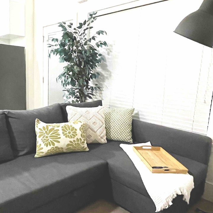 Cozy High Ceiling Private Suite Near Skytrain - Richmond