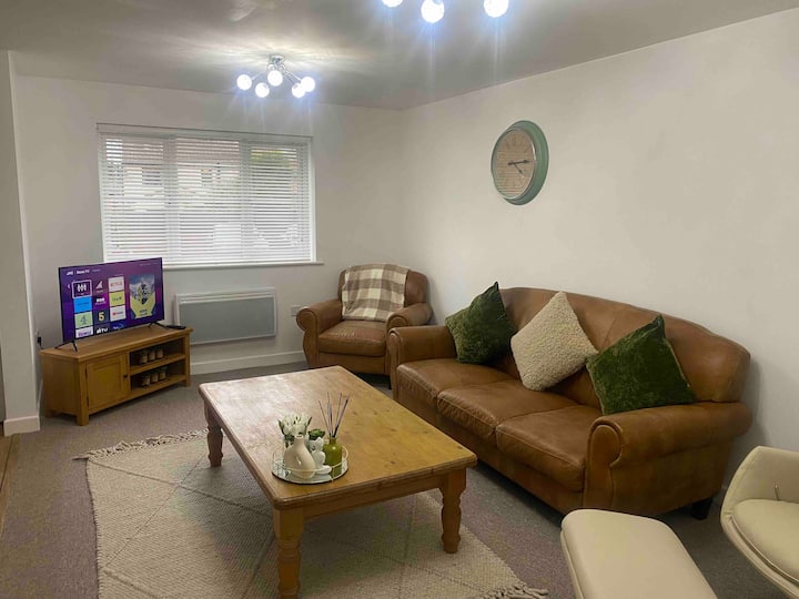Shepshed 2 Bedroom Apartment - 러프버러