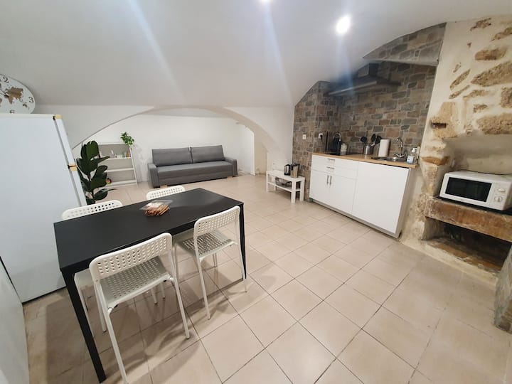 Loupian: Studio Des Remparts - Bouzigues
