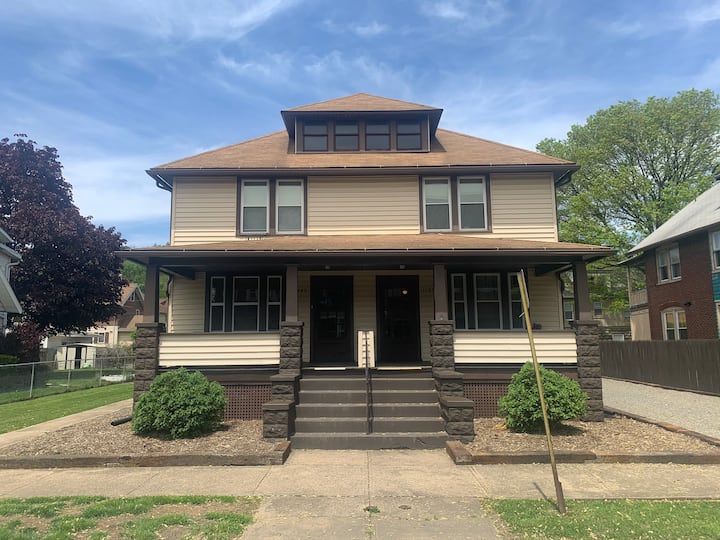 Entire 2 Bedroom Apartment! - Williamsport