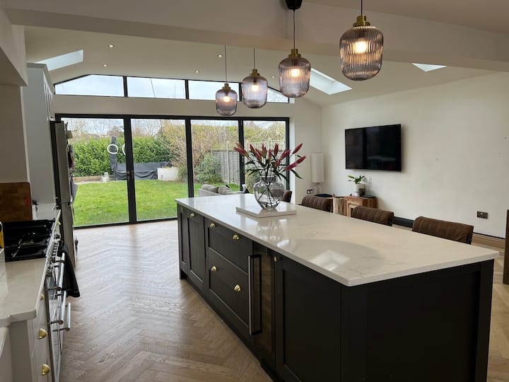 Perfect Location For Cheltenham Festival - Cheltenham