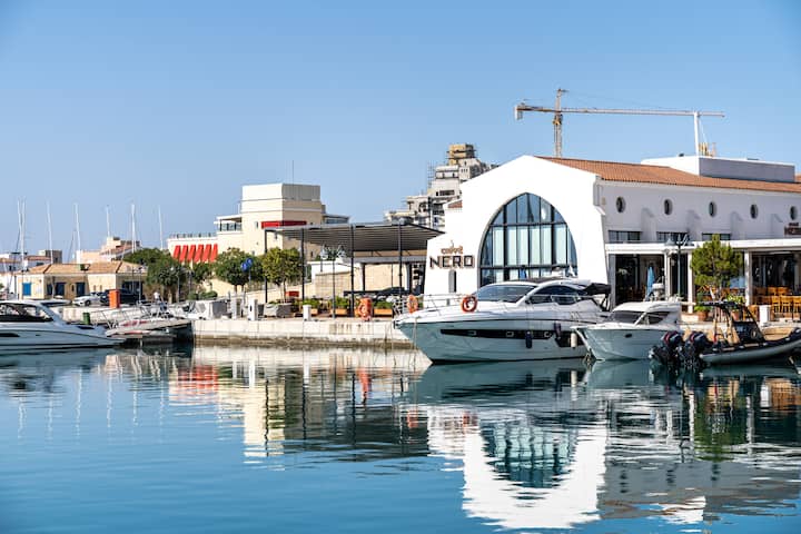 Limassol Marina 4br Villa With Private Berth - Лимассол