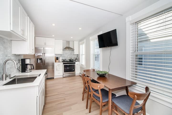 3 Br Newly Renovated Condo Minutes From Boston - Melrose, MA