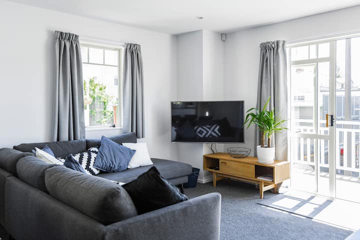 Private Room. Private Bathroom. Private Courtyard - Wellington