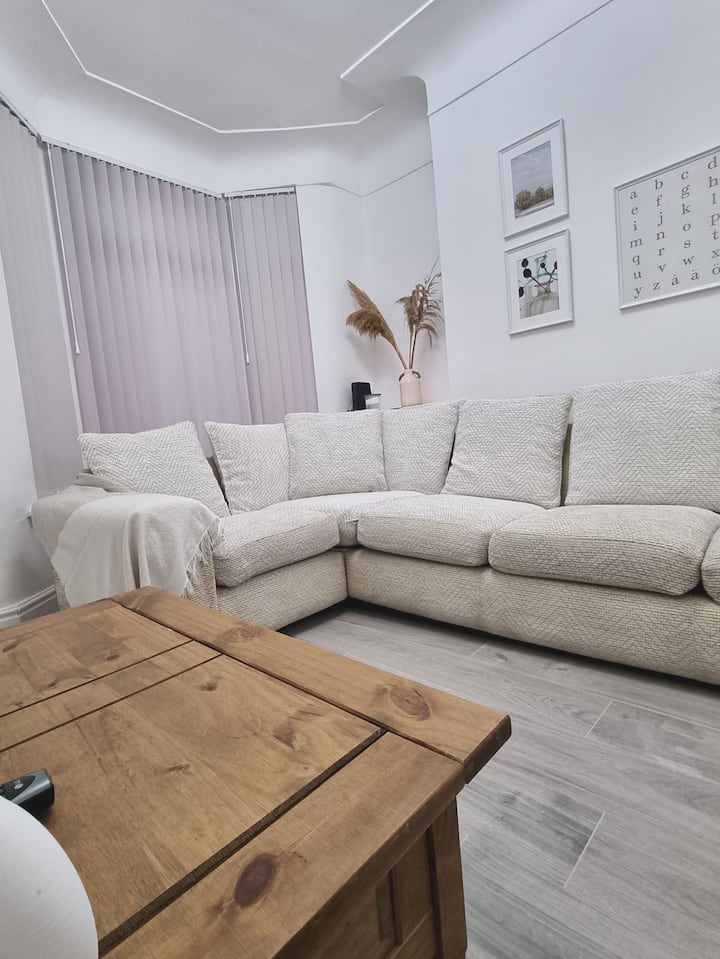 Cosy Modern House *Close To Stadiums* Free Parking - 리버풀