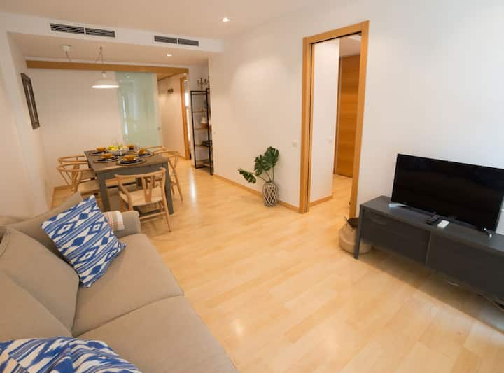 Casilda's Yellow Barcelona Beach Boutique - El Masnou