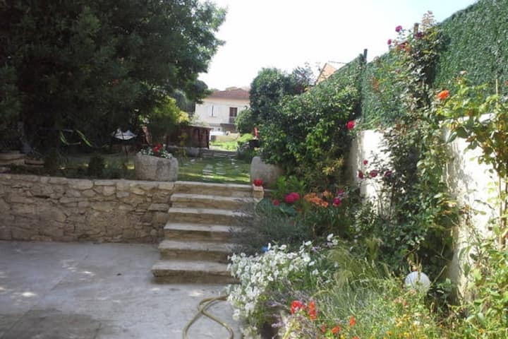 Appart Beaucoup De Charme Avec  Jardin Et Terrasse - Vaison-la-Romaine