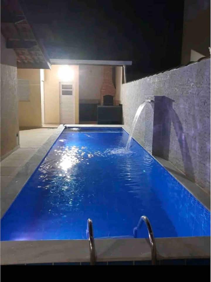 Casa Amarela Ampla E Confortável Com Piscina, Top! - Peruíbe