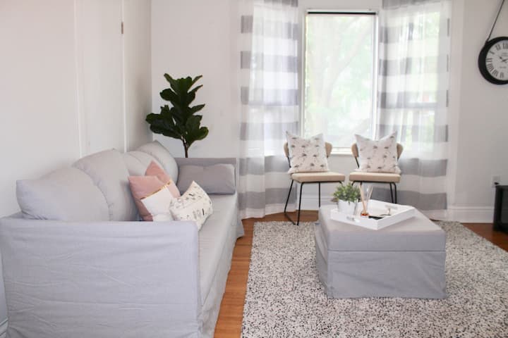 Large 2 - Story 2 Bedroom Unit Close To Subway - ミシサガ