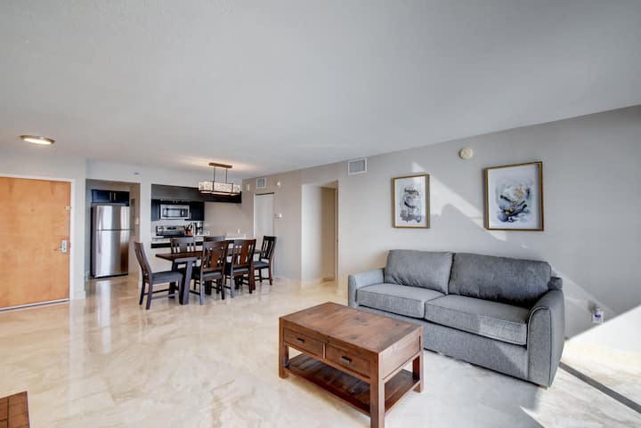 3br Condo W/gorgeous Oceanview & Free Parking - Miami, FL