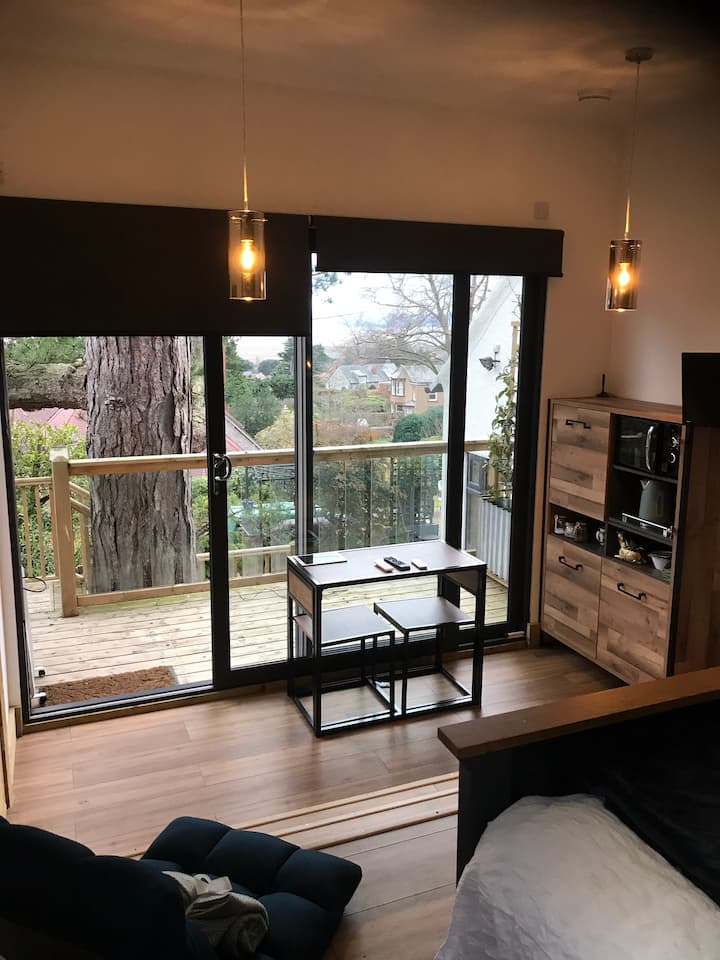 A Unique Tree House Very Close To Central Heswall - Cheshire