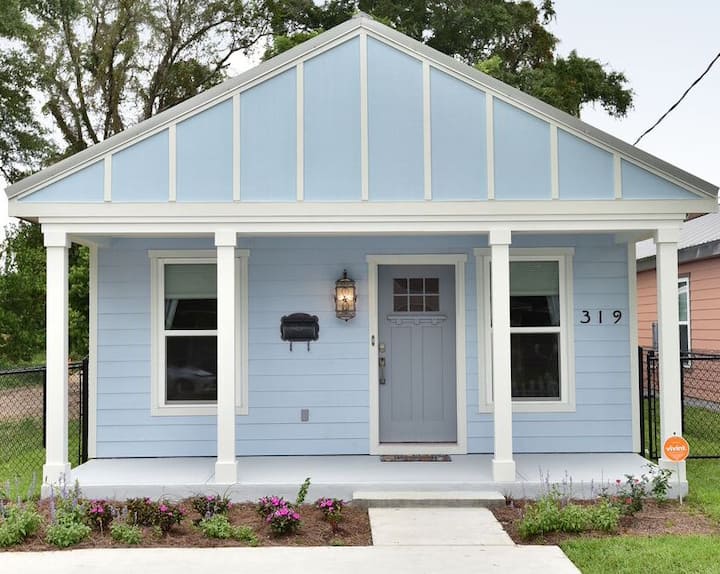 The Blue House - Pensacola, FL