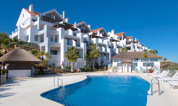 Luxury Corner Apartment With Sun Drenched Terrace - Calahonda