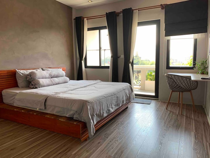 Near Royal Palace-gardenview Apt W Rooftop&jacuzzi - Cambodia