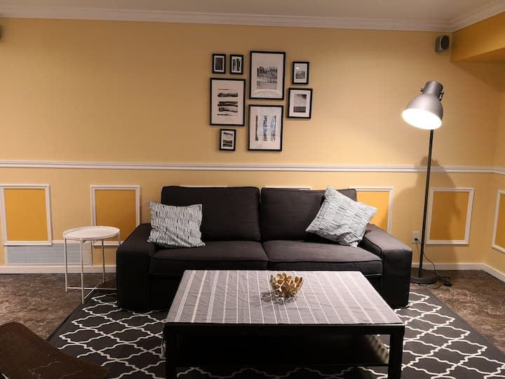Beautiful Three Bedrooms With Two Bathroom Suite - Surrey